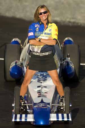 Elaine Larsen to Take on New Team Driver